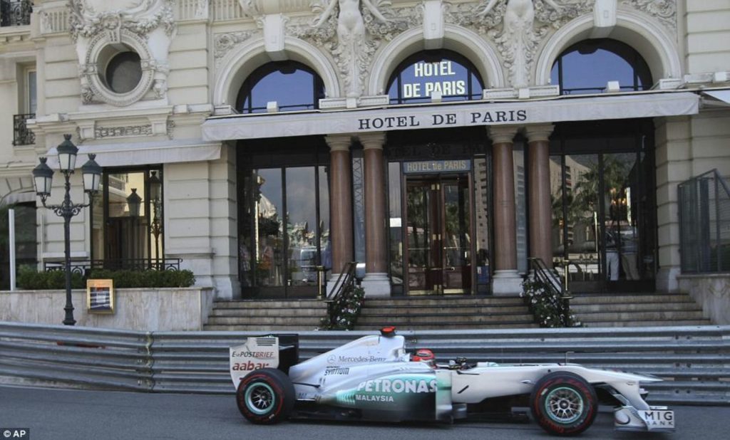 Filho do ex-presidente Lula foi visto com Ferrari de ouro no Uruguai?
