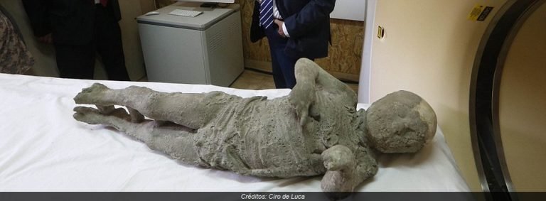 Conheça a verdade sobre a "ingrata posição" do homem "petrificado" de ...